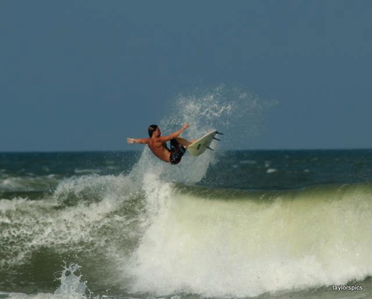 Hang Ten: Summer Surfing Guide to New Smyrna Beach